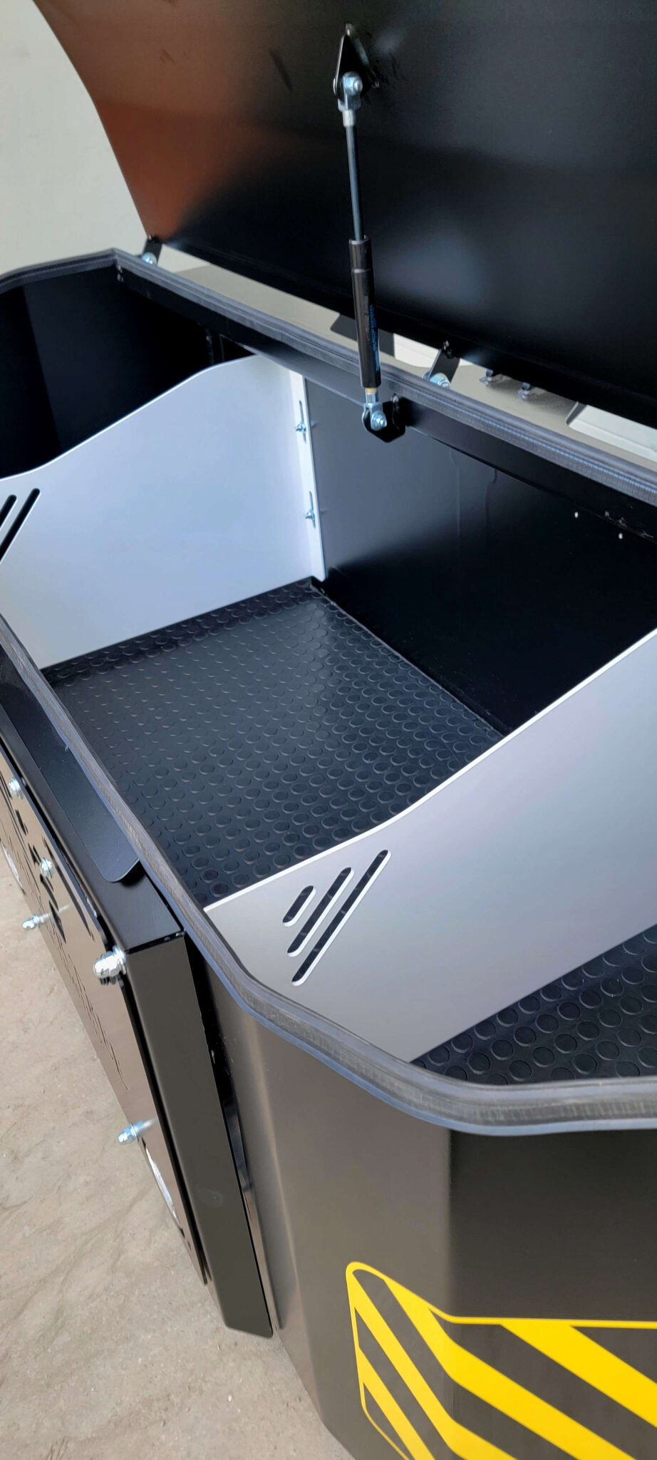 Market leading transport boxes for tractors and Unimogs