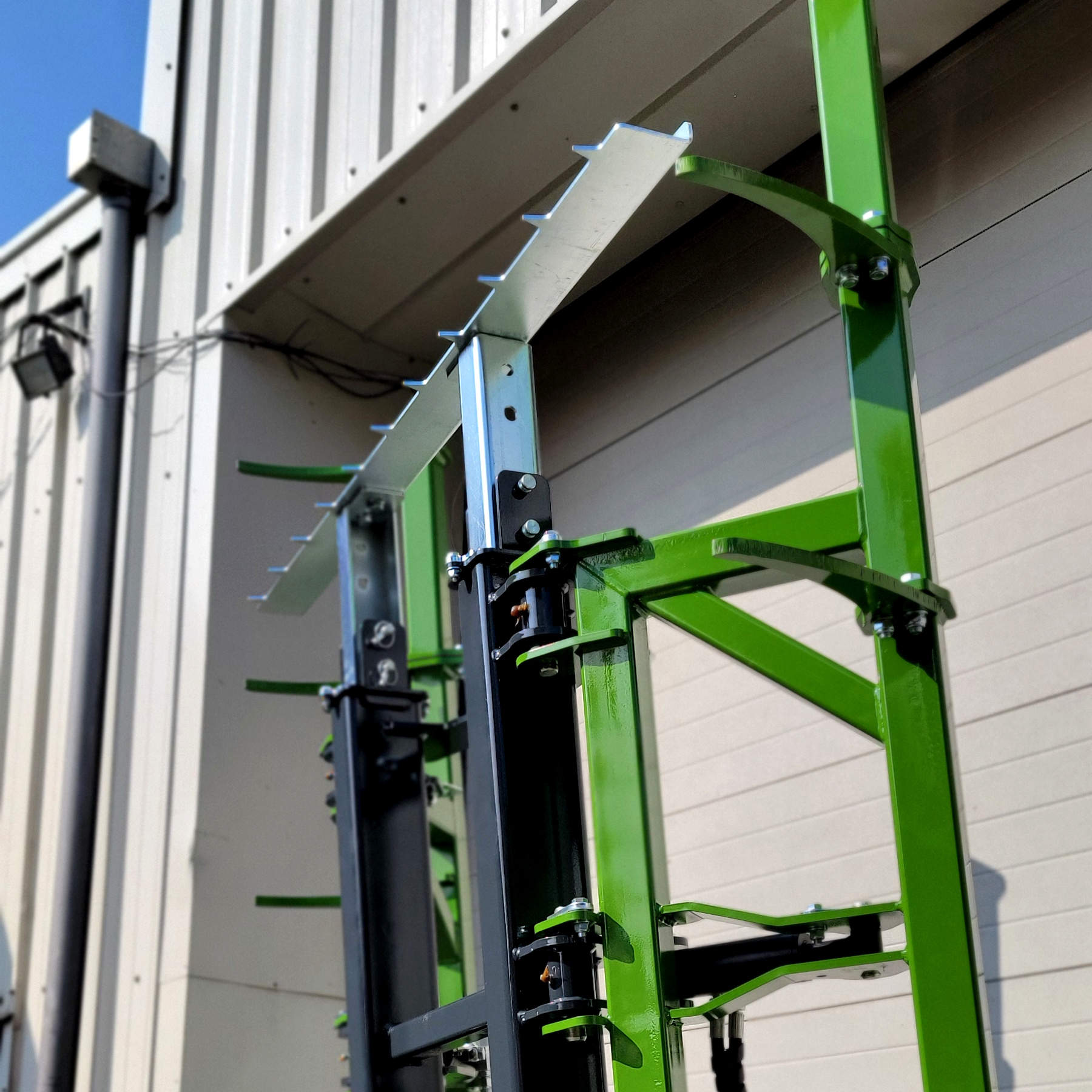 Range of bale handlers and squeezers for all bale types